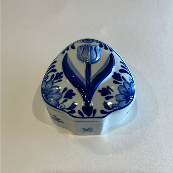 Art | Delft Blauw Holland Hand Painted Porcelain Trinket Box Pill ...